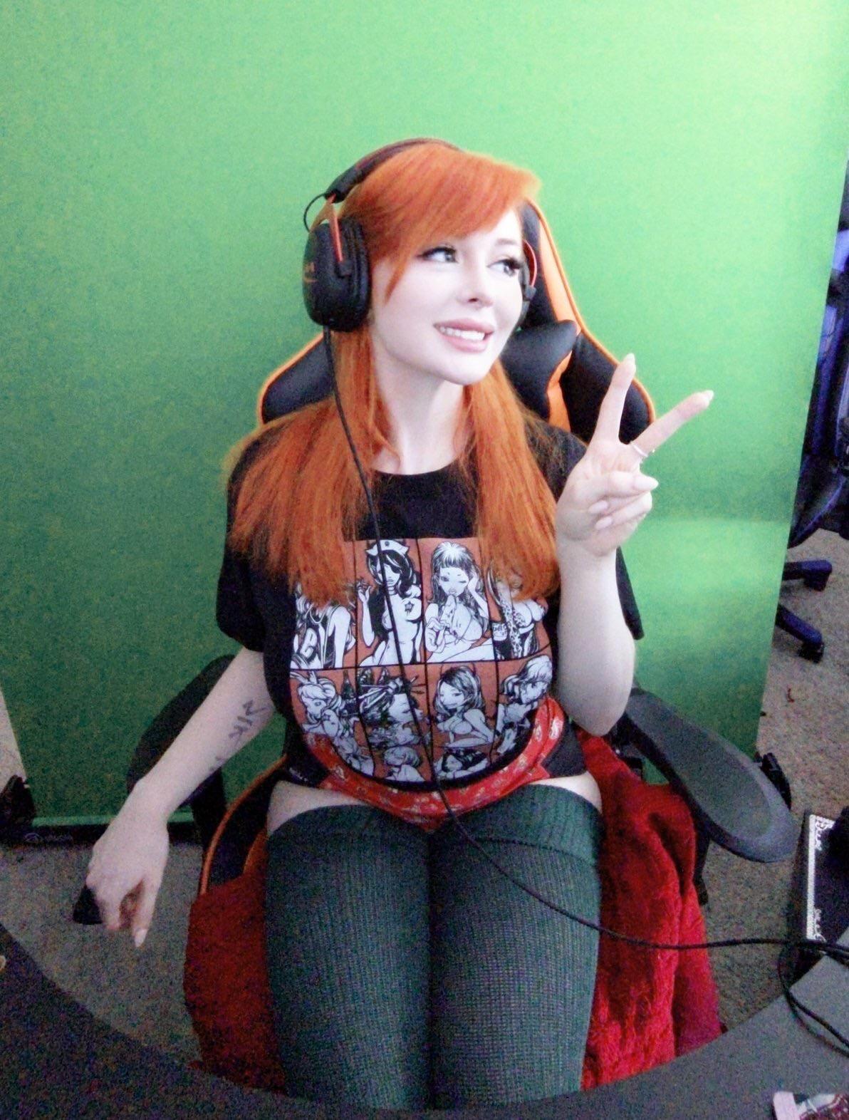 Jenna Lynn Meowri | Scrolller