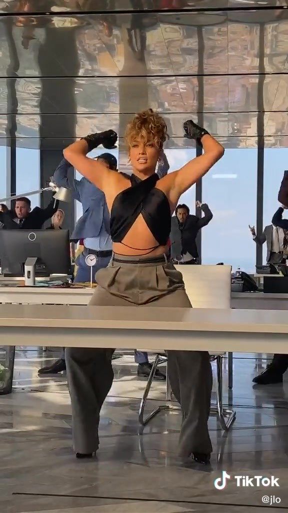 Jennifer Lopez | Scrolller