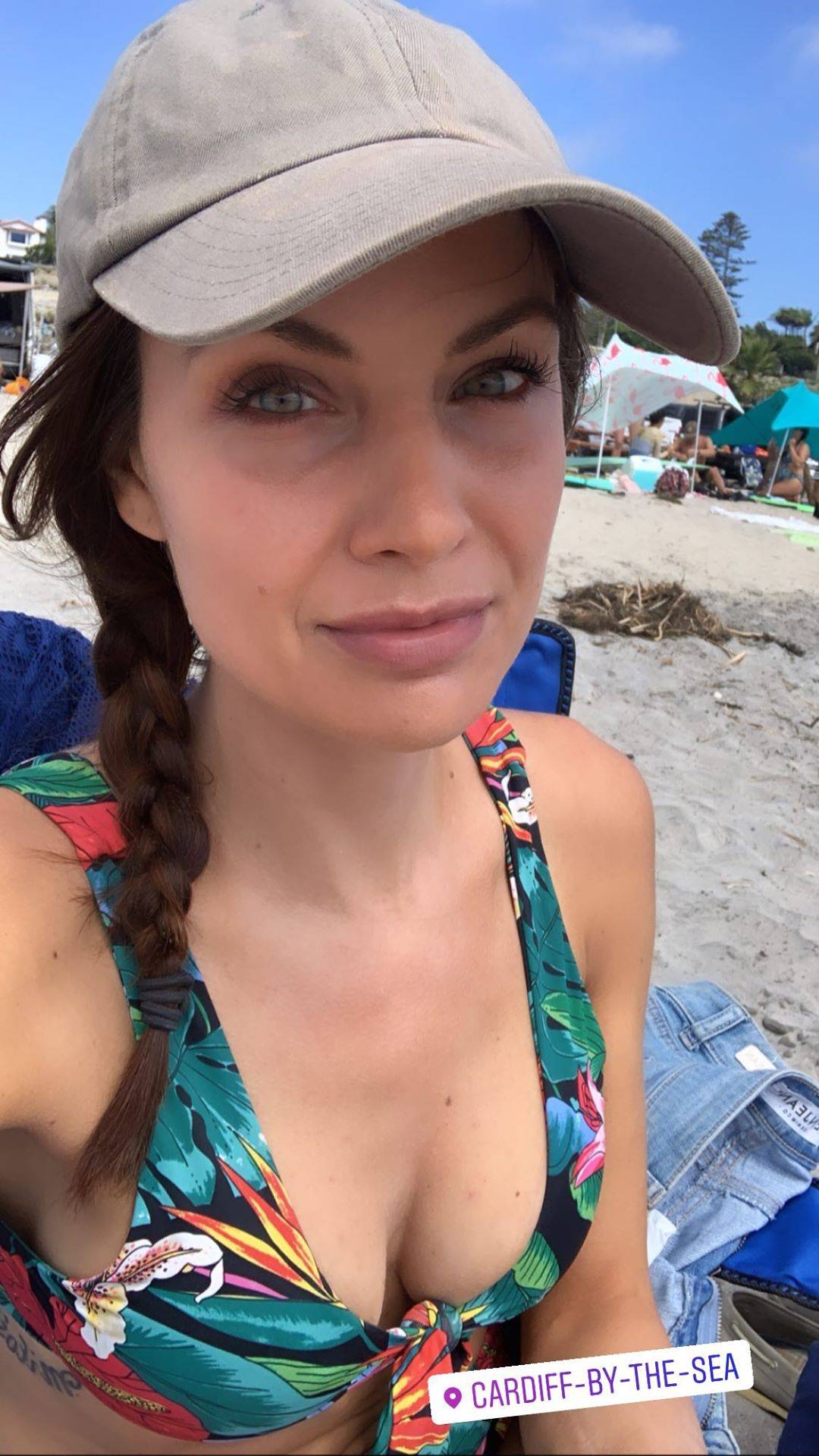 Jenny at the beach | Scrolller