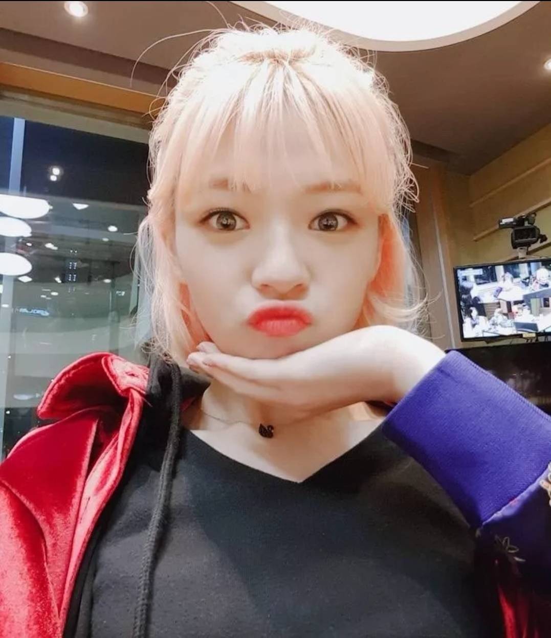 Jeongyeon - pink hair, black top, blue & red jacket, close up | Scrolller