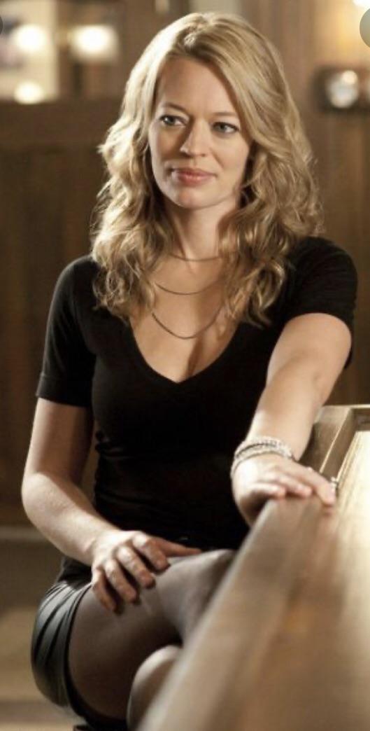 Jeri Ryan at the local bar | Scrolller