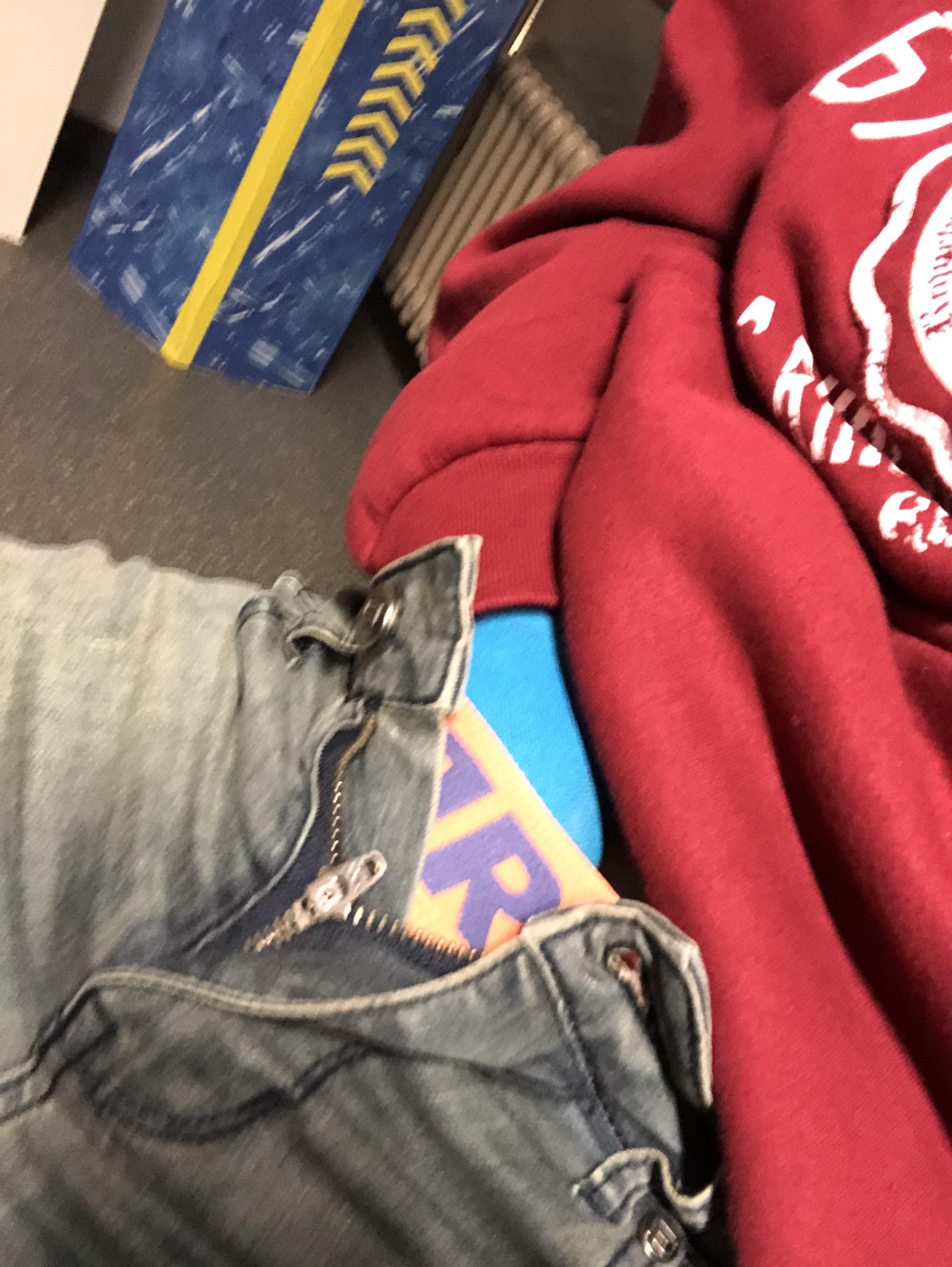 Jerking off between classes 🙊💦 | Scrolller