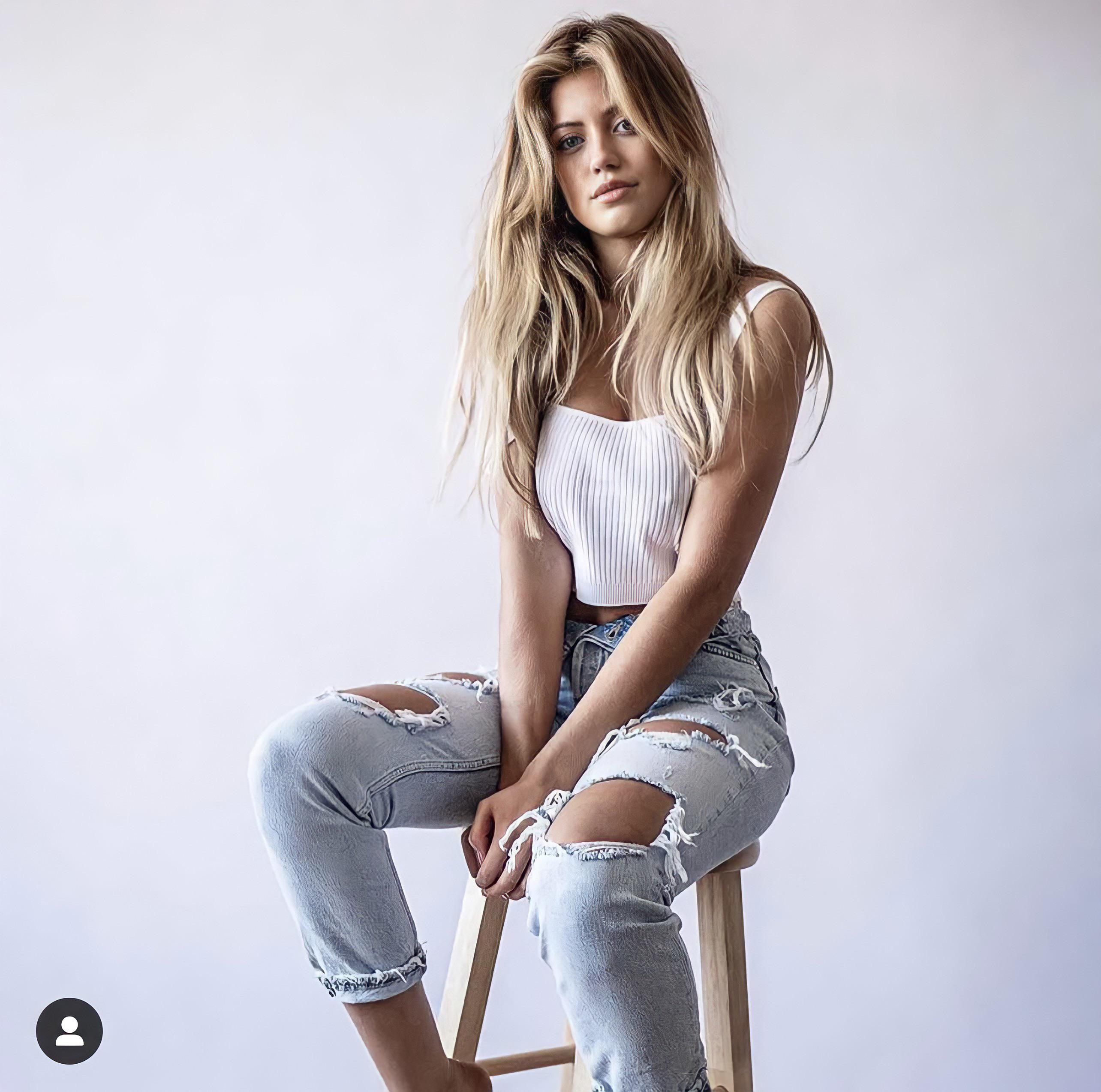 Jessie Cushing | Scrolller