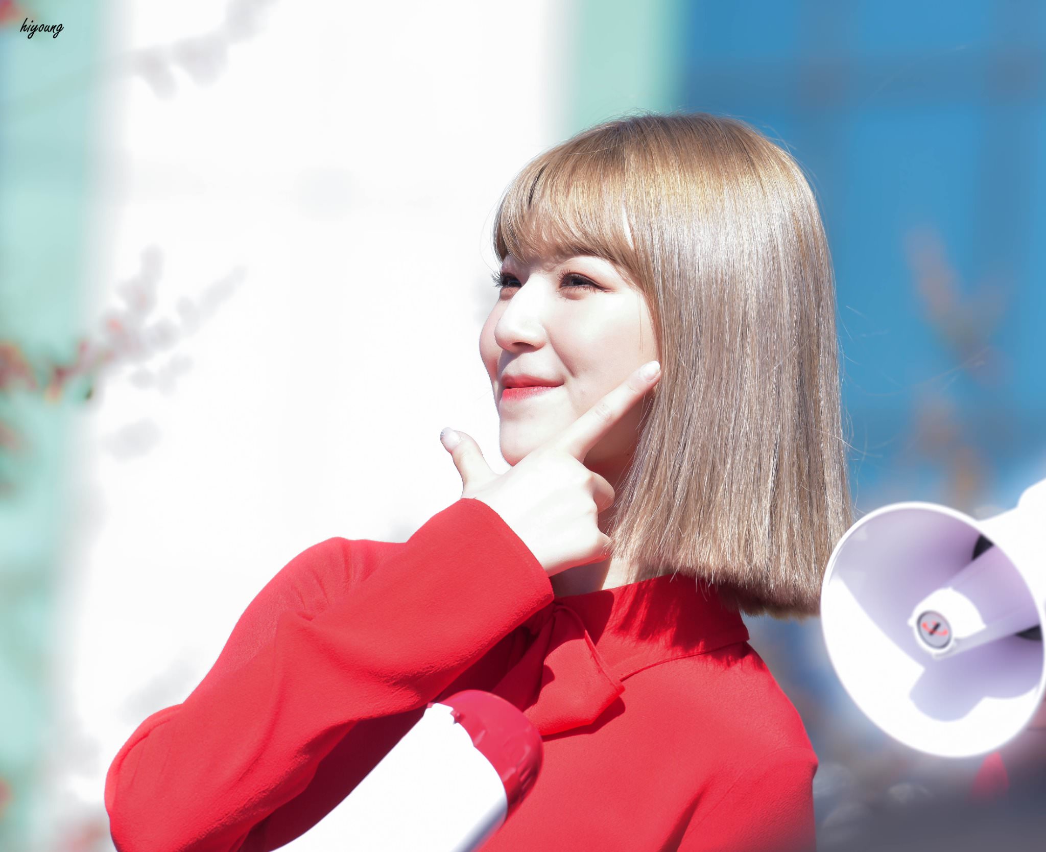 Jiheon pose | Scrolller