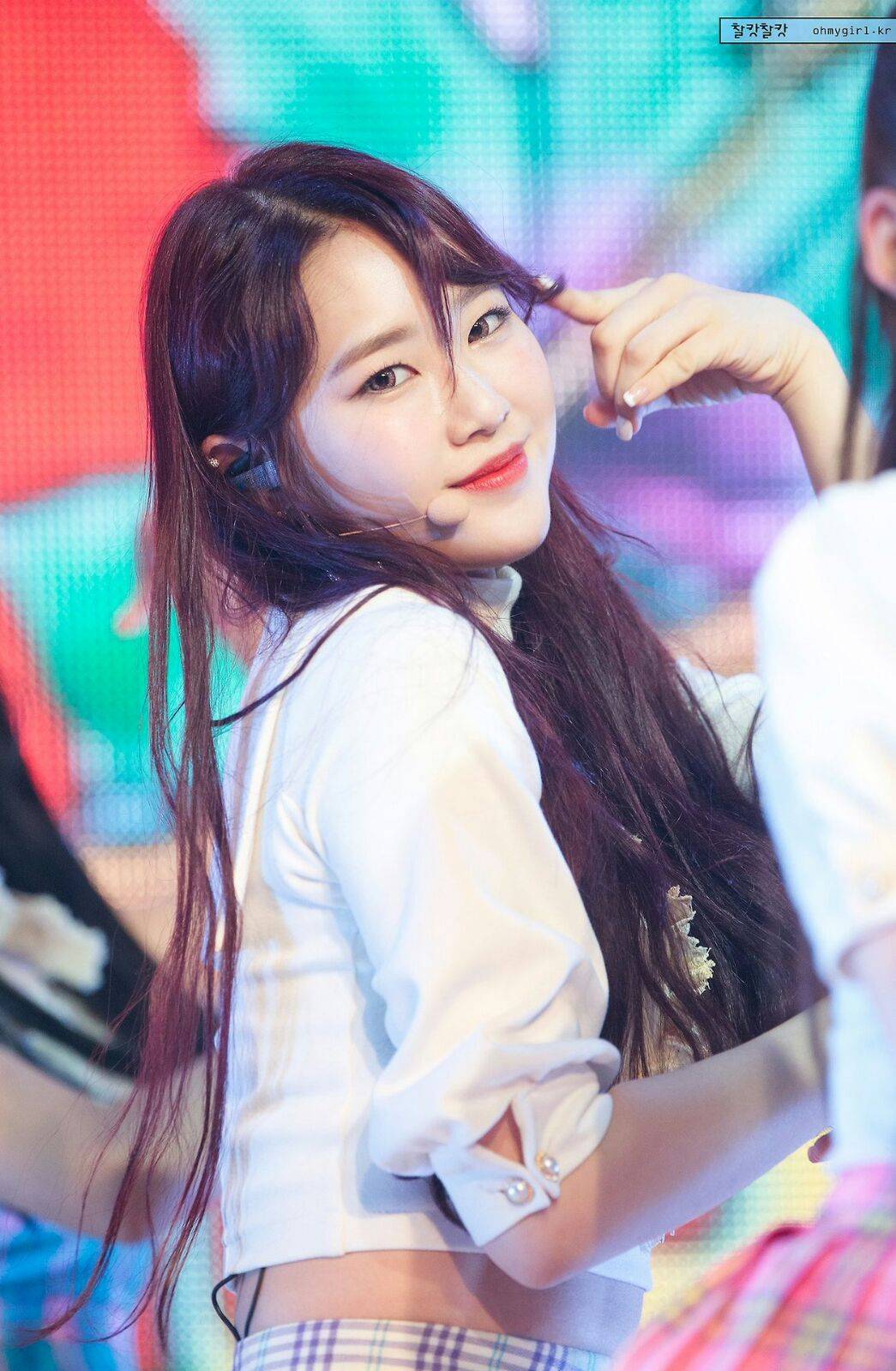 Jiho Twirl | Scrolller