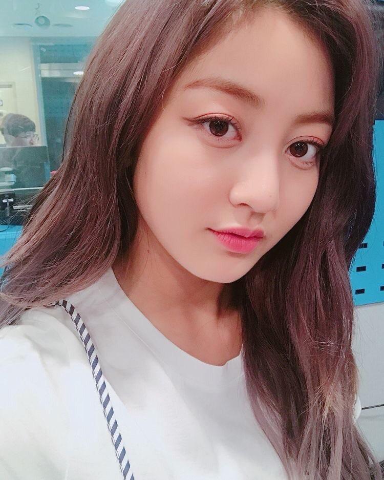 Jihyo Selca | Scrolller