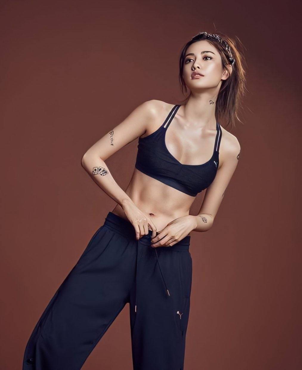 Jin Nana | Scrolller