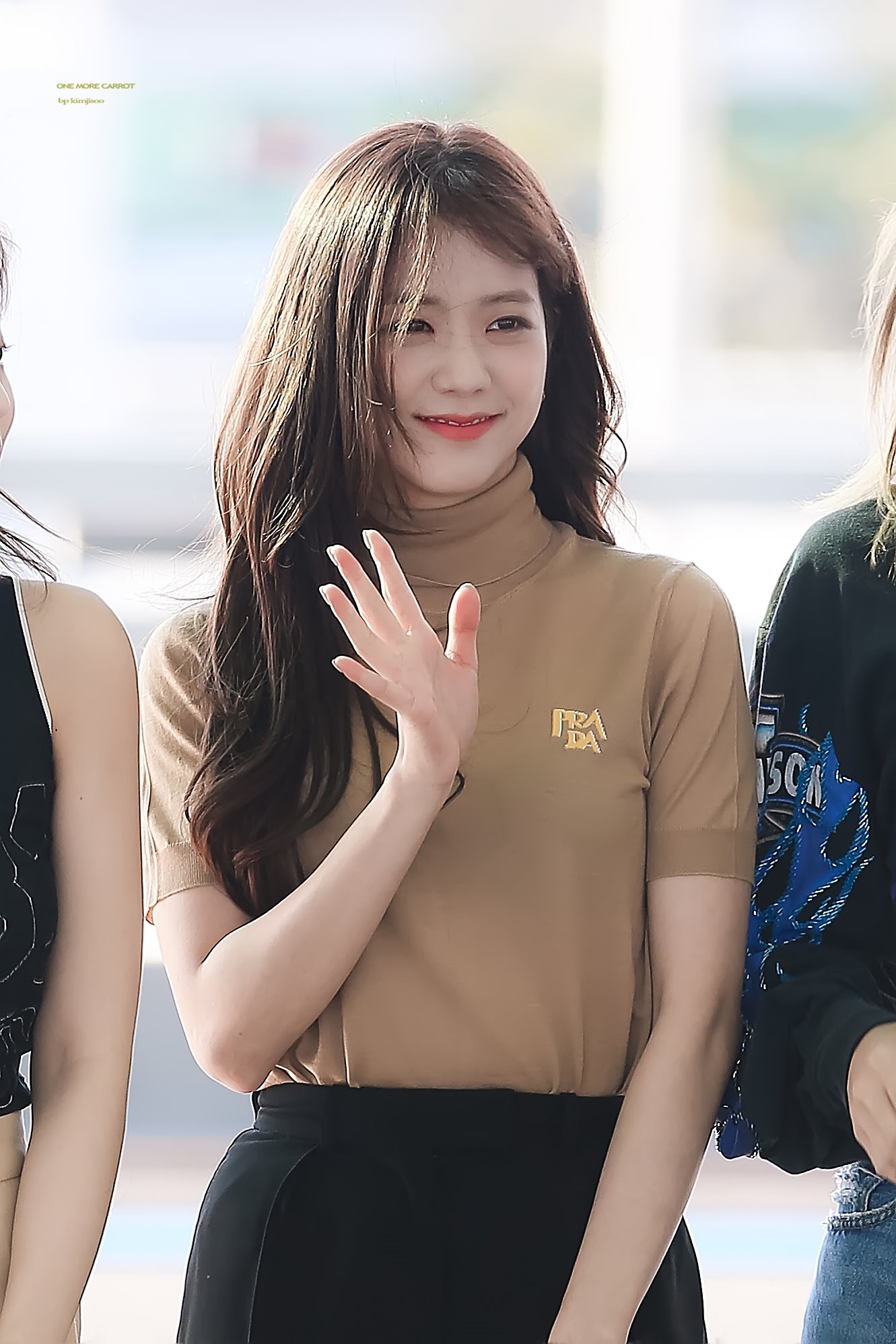 Jisoo Wave | Scrolller