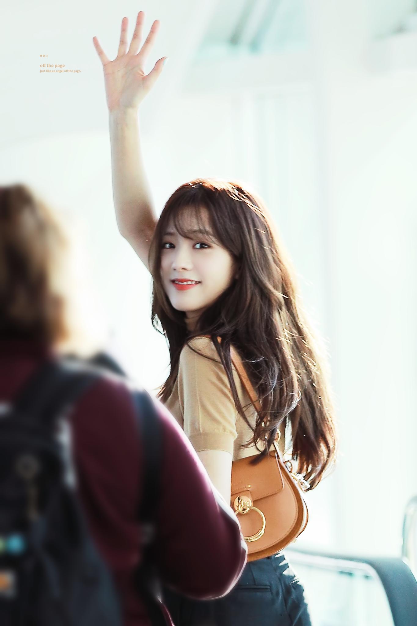 Jisoo Wave | Scrolller