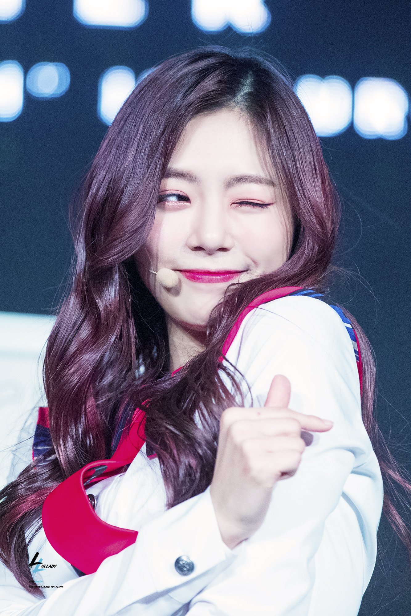 JiU wink | Scrolller