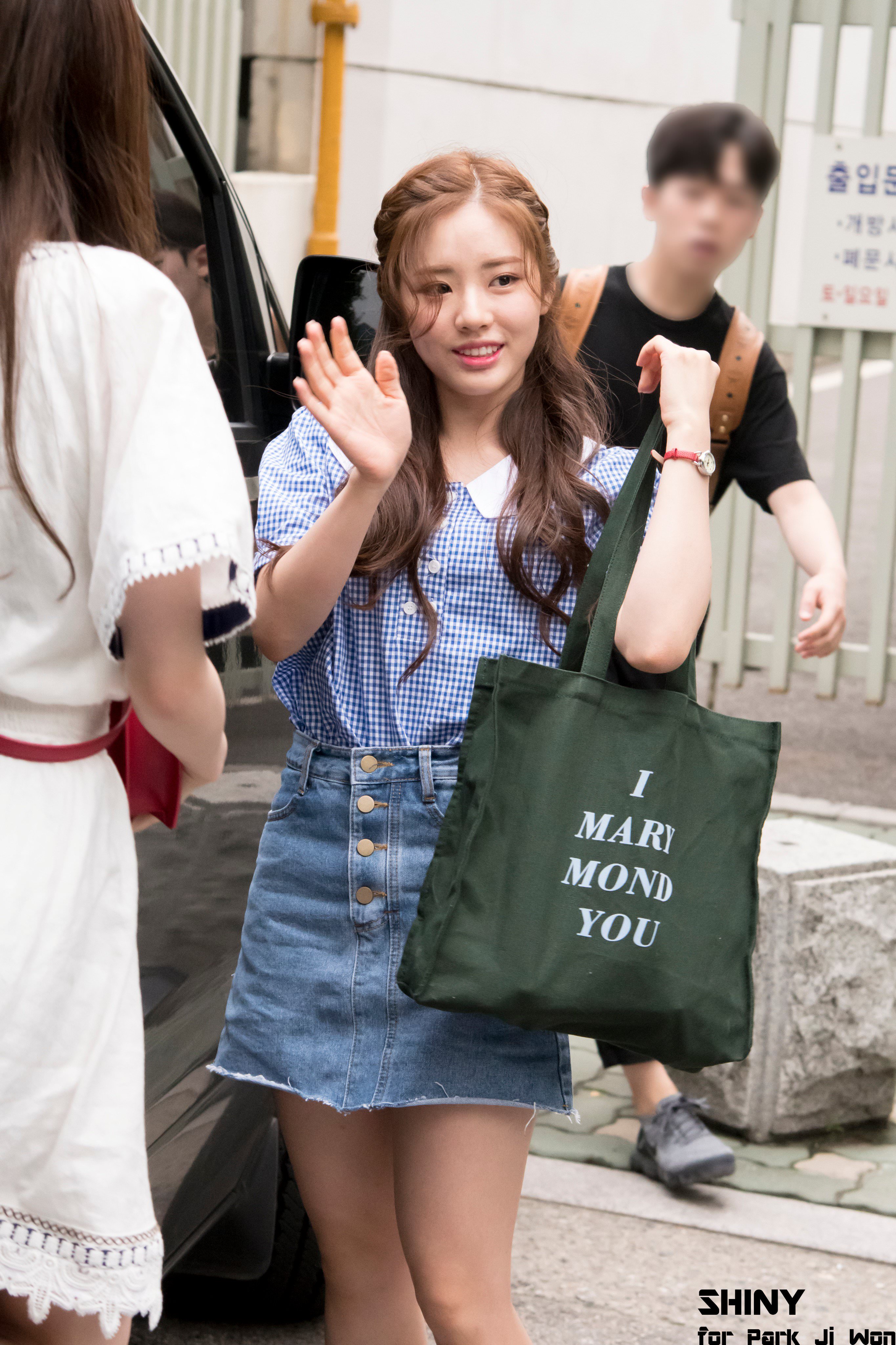 Jiwon 👋 | Scrolller