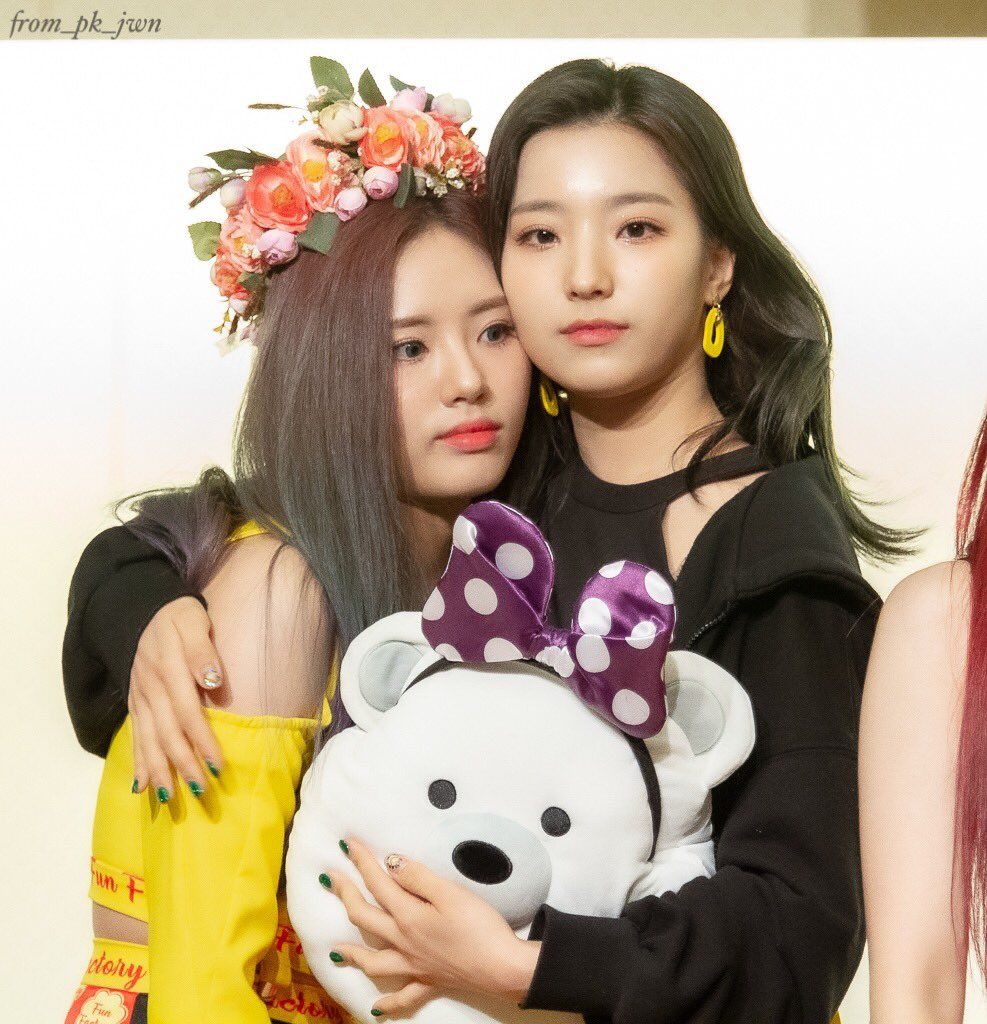 Jiwon & Saerom | Scrolller