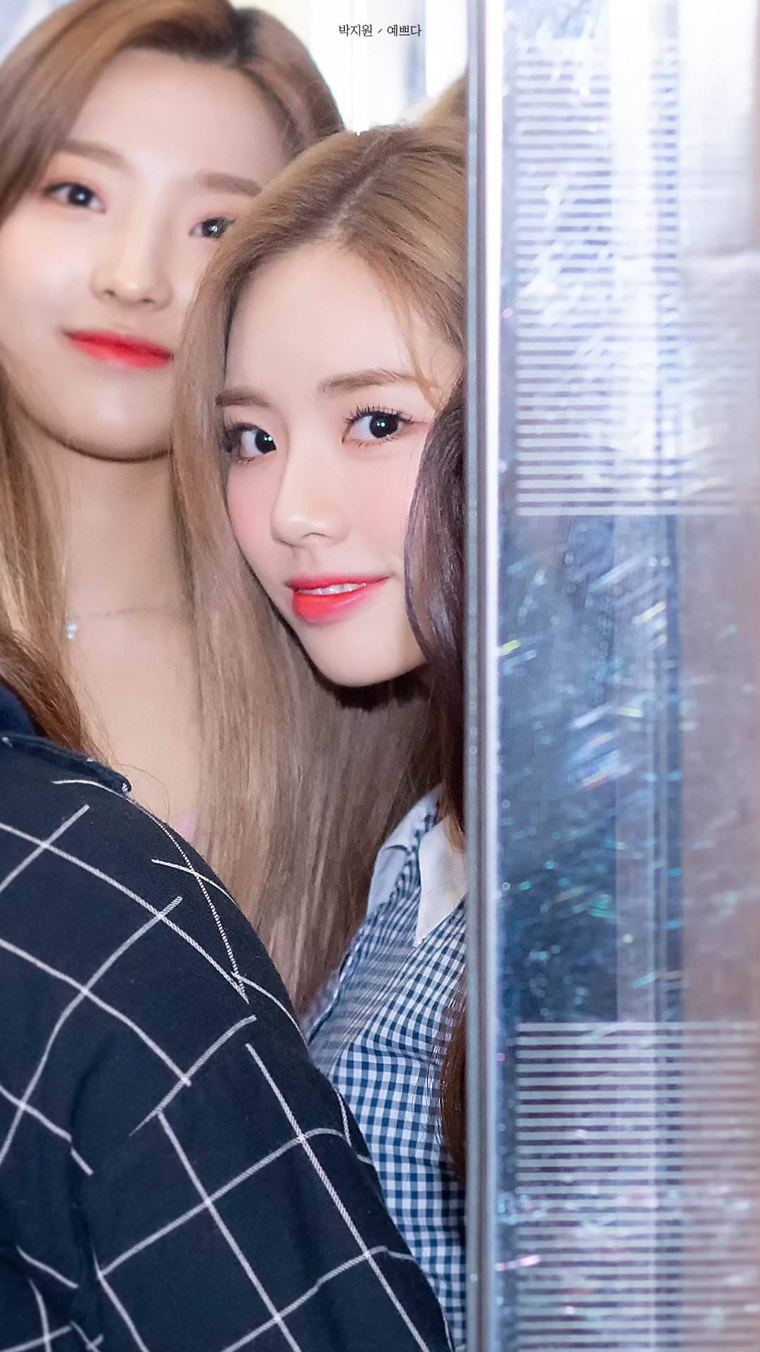 Jiwon peek | Scrolller