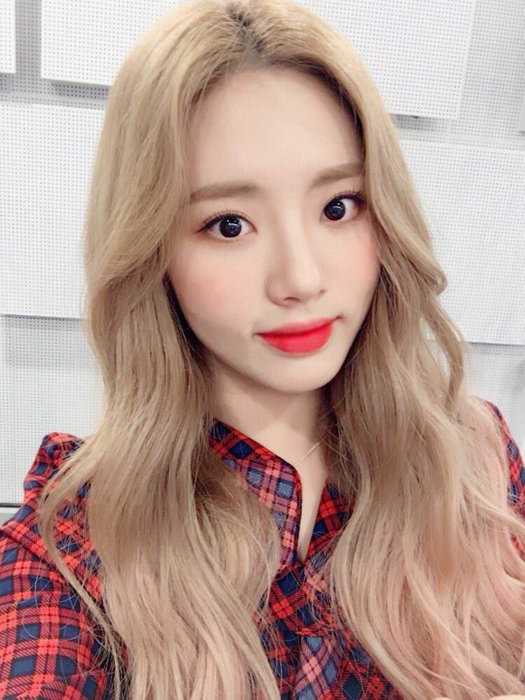 Jiwon selfie | Scrolller