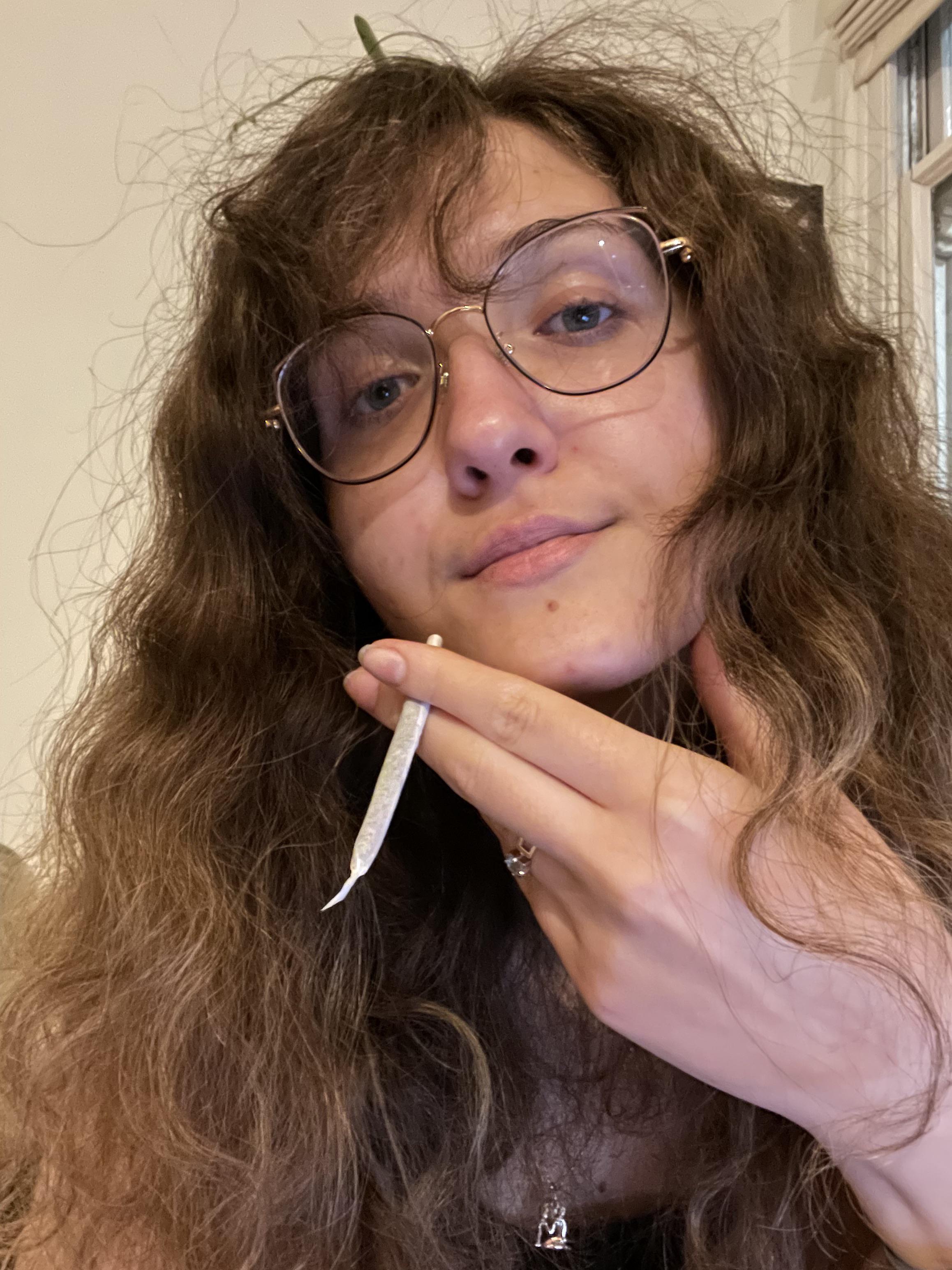 join me for a joint? And some elevated fun ;) | Scrolller