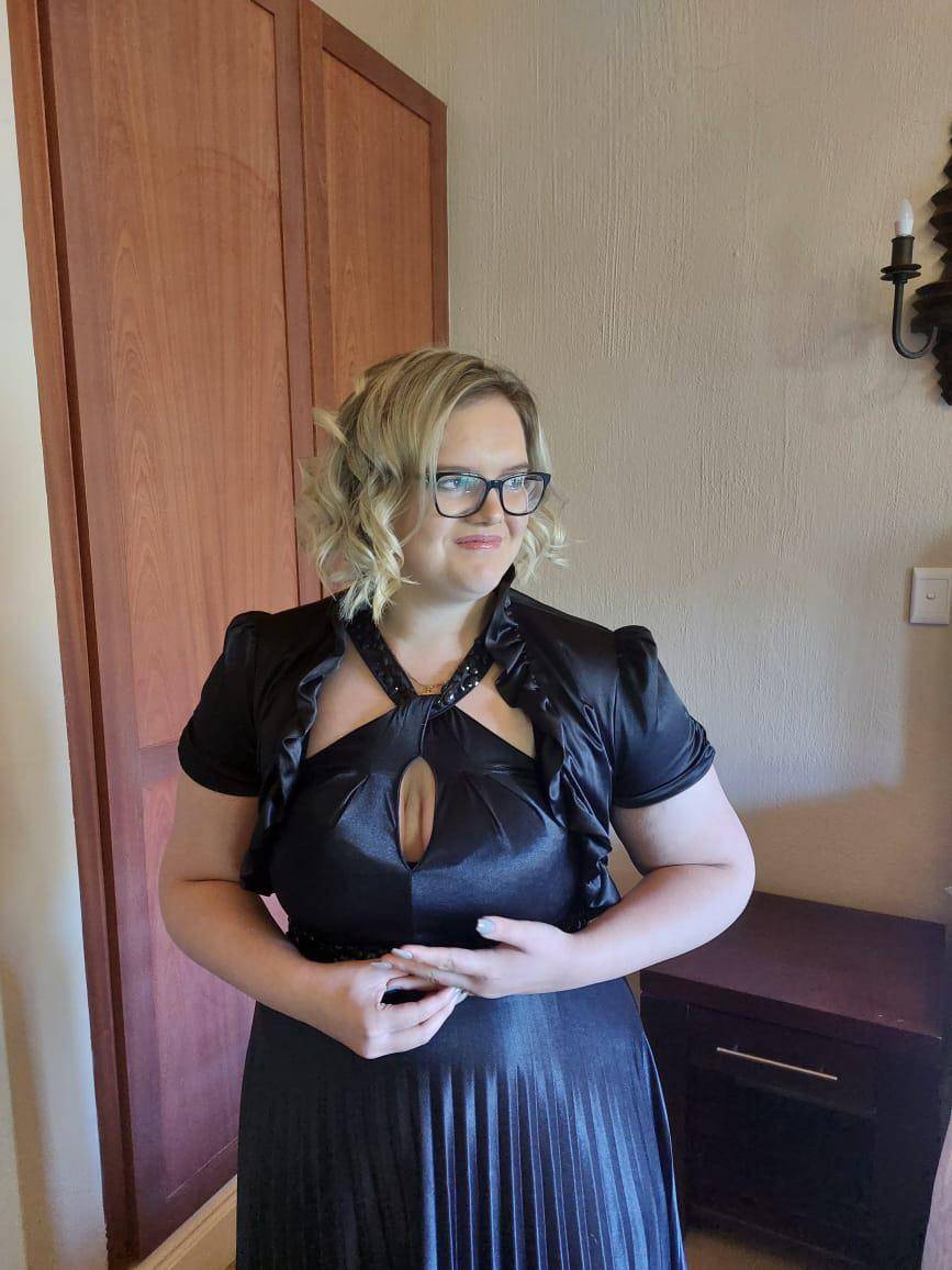 Party hotties flashing for the camera! | Scrolller