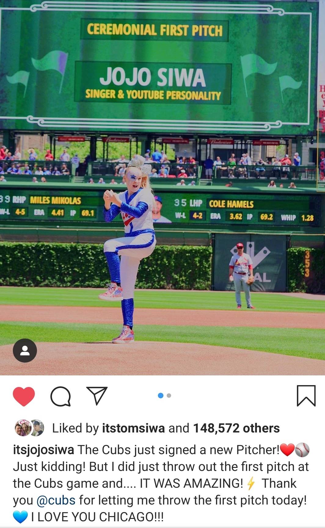 JoJo throwing first pitch at a Cubs game | Scrolller