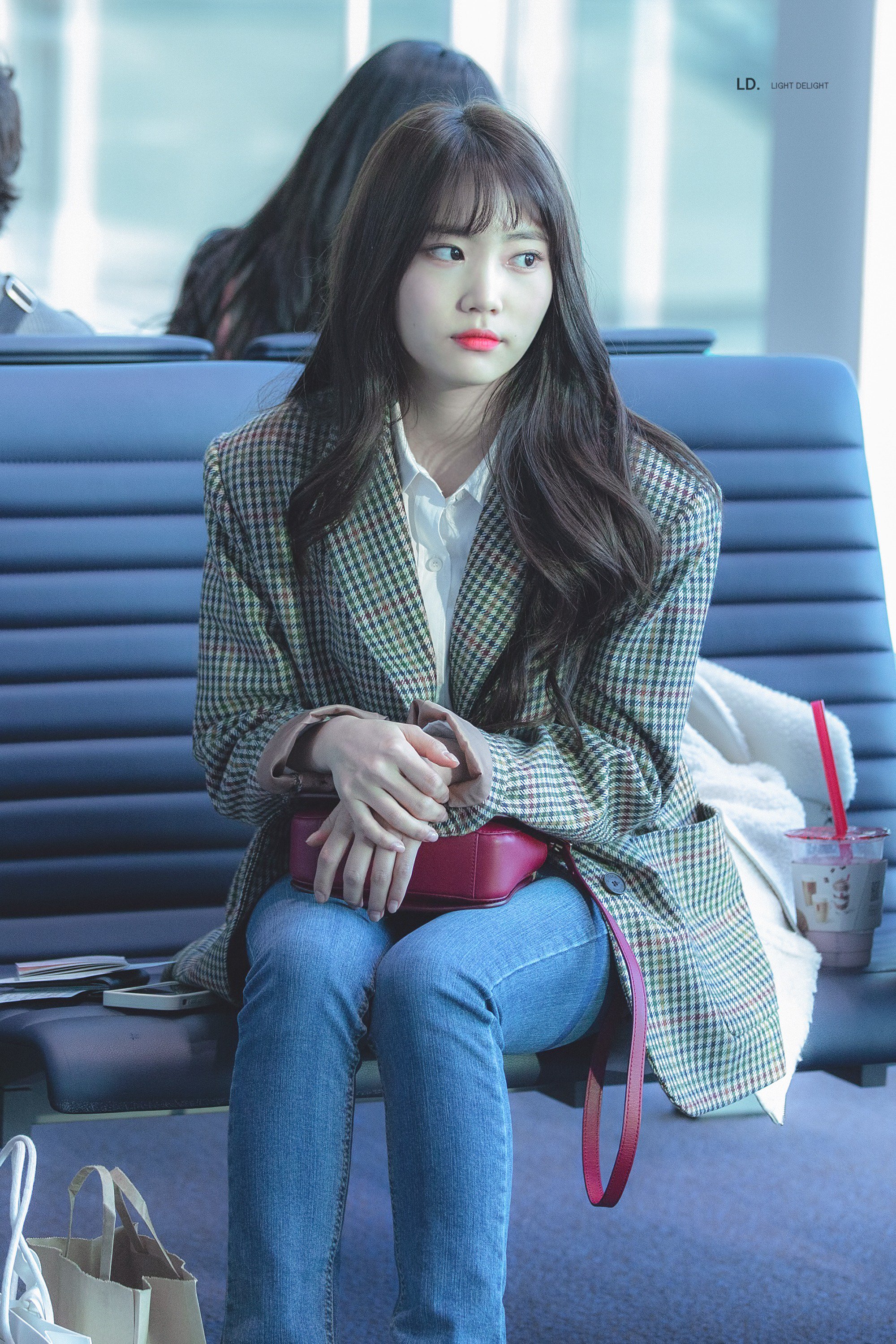 Jueun is waiting | Scrolller