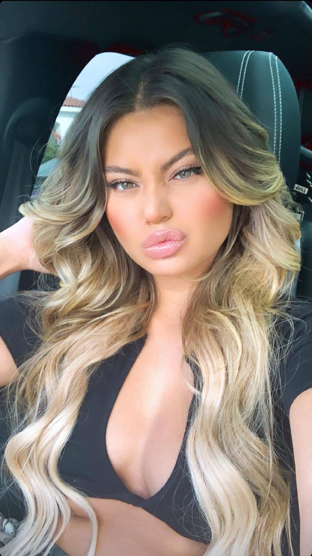 Juicy Lips | Scrolller