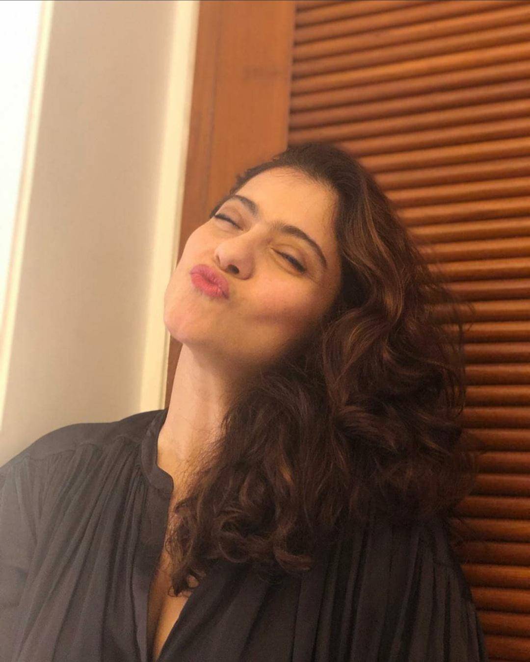 Juicy lips and milf cleavage always make us fap hard | Scrolller