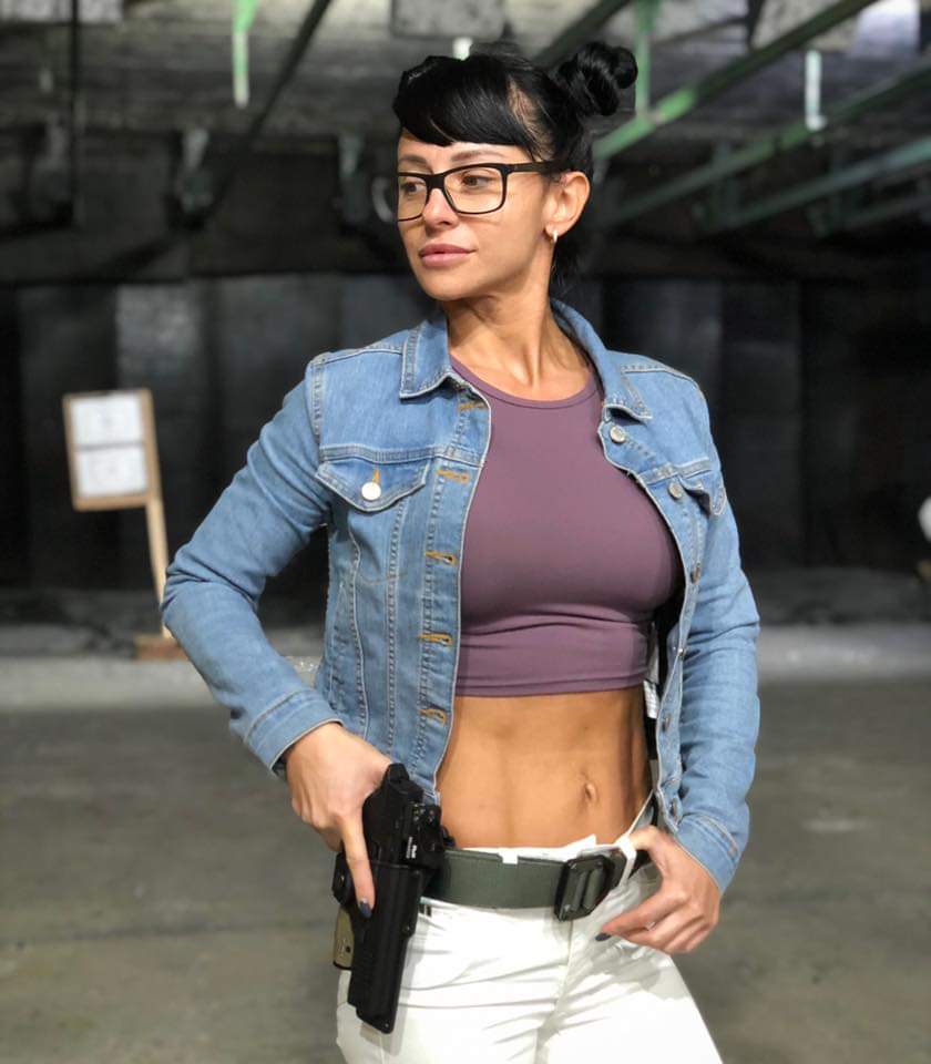 Juli Mayers | Scrolller