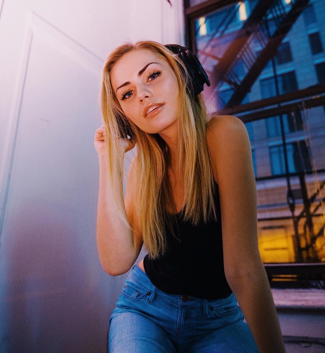 Julia Elaine Irtr Scrolller