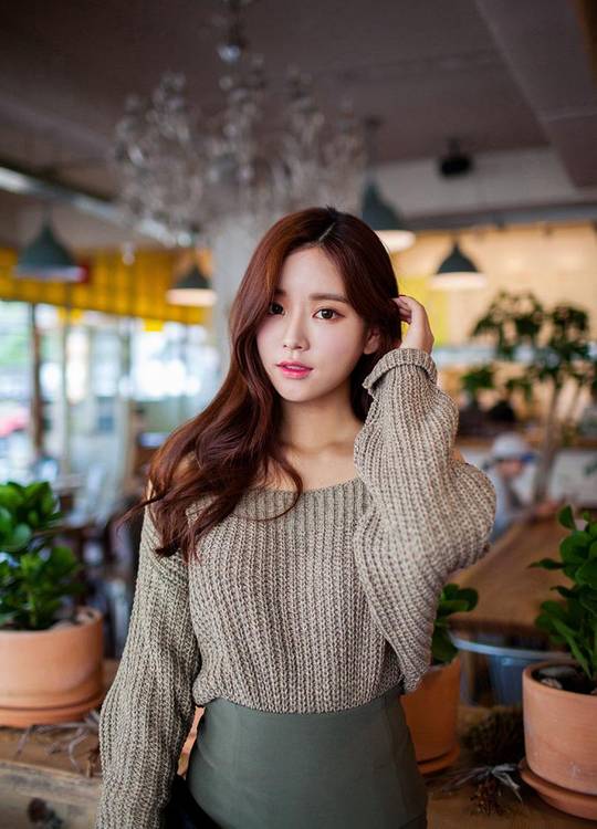 Jung Yeon | Scrolller