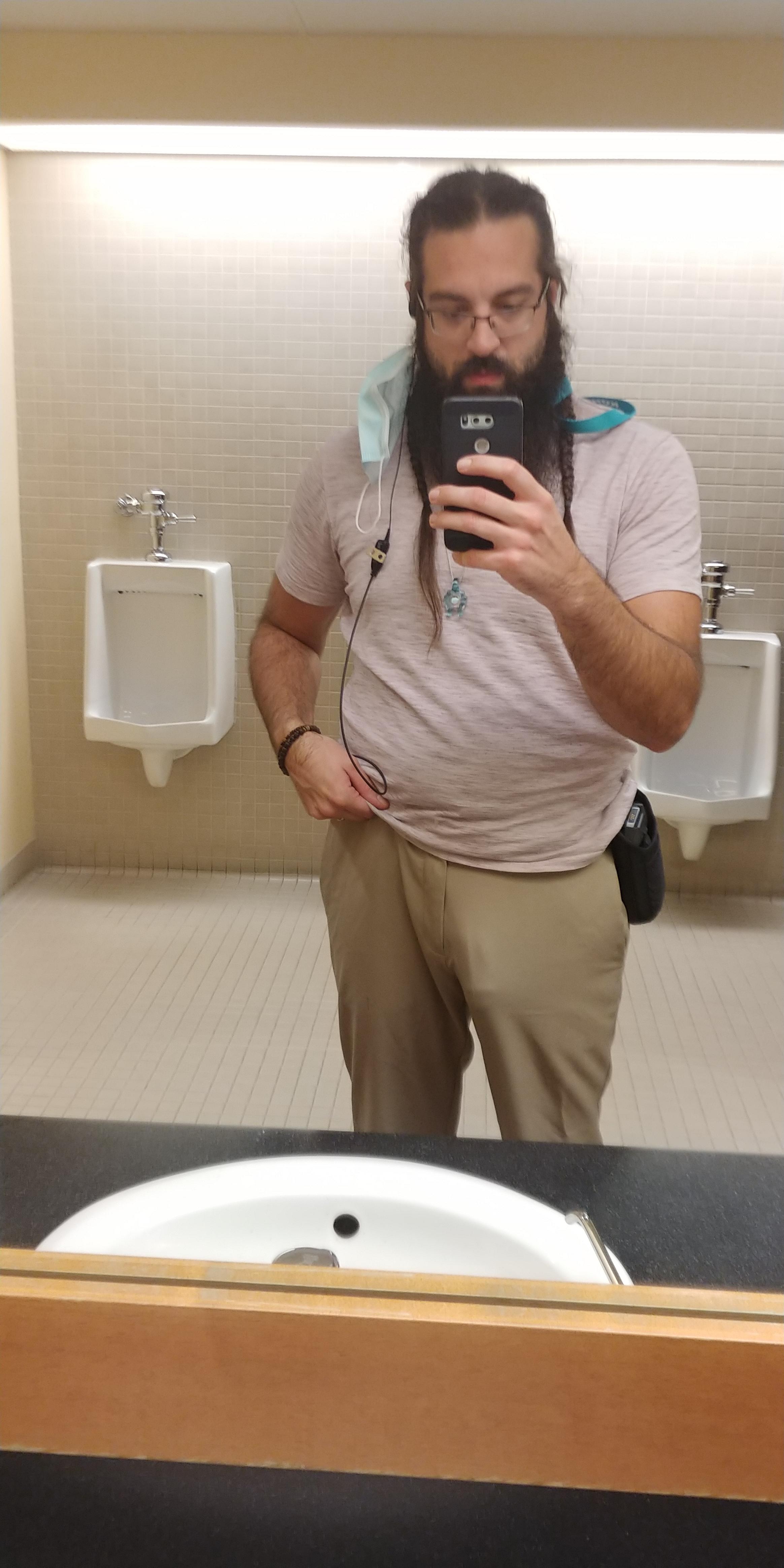 Just a little ol bulge 😏 | Scrolller