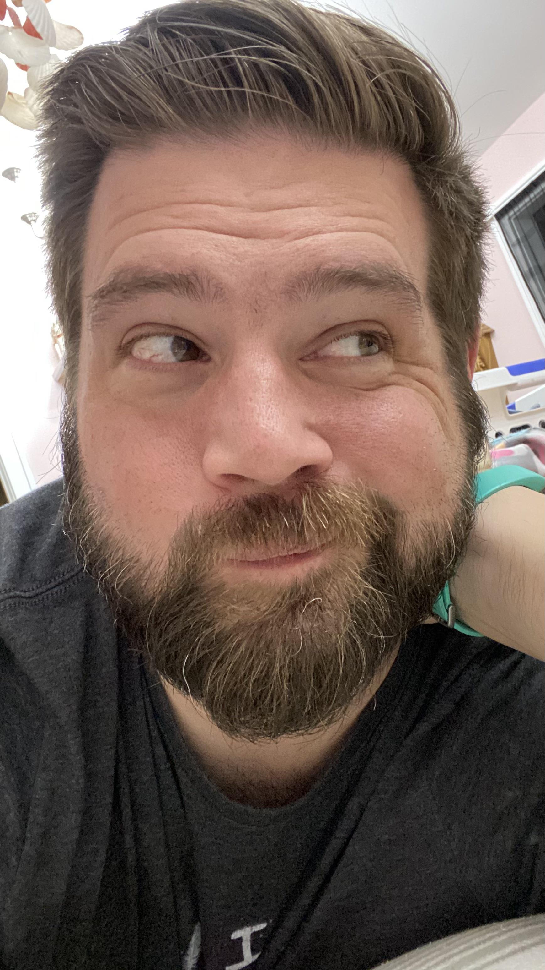 Just a normal not exciting bi selfie. Come stop by and say hi 👋🏻 | Scrolller