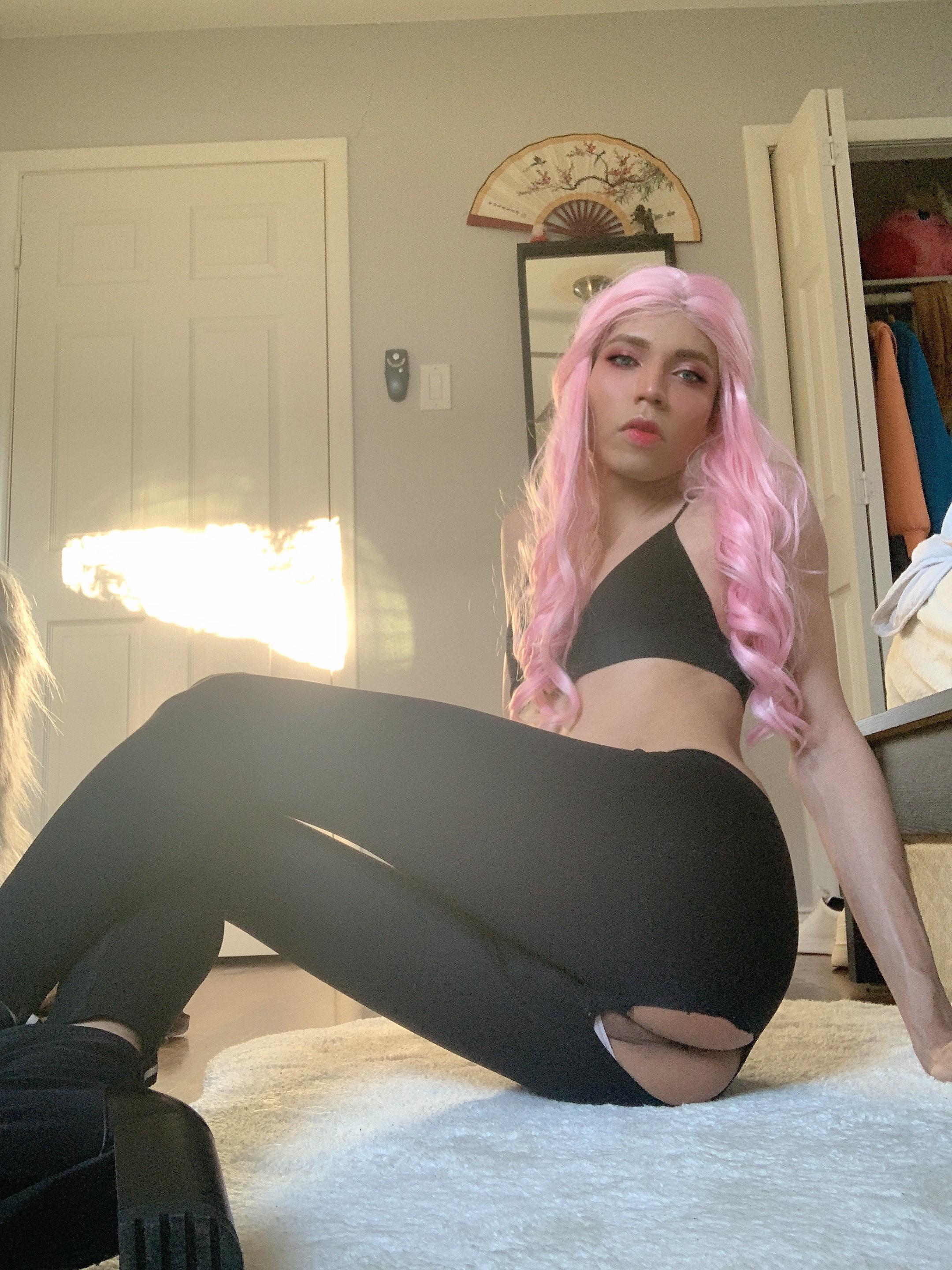 Stretch me out daddy 💕 | Scrolller