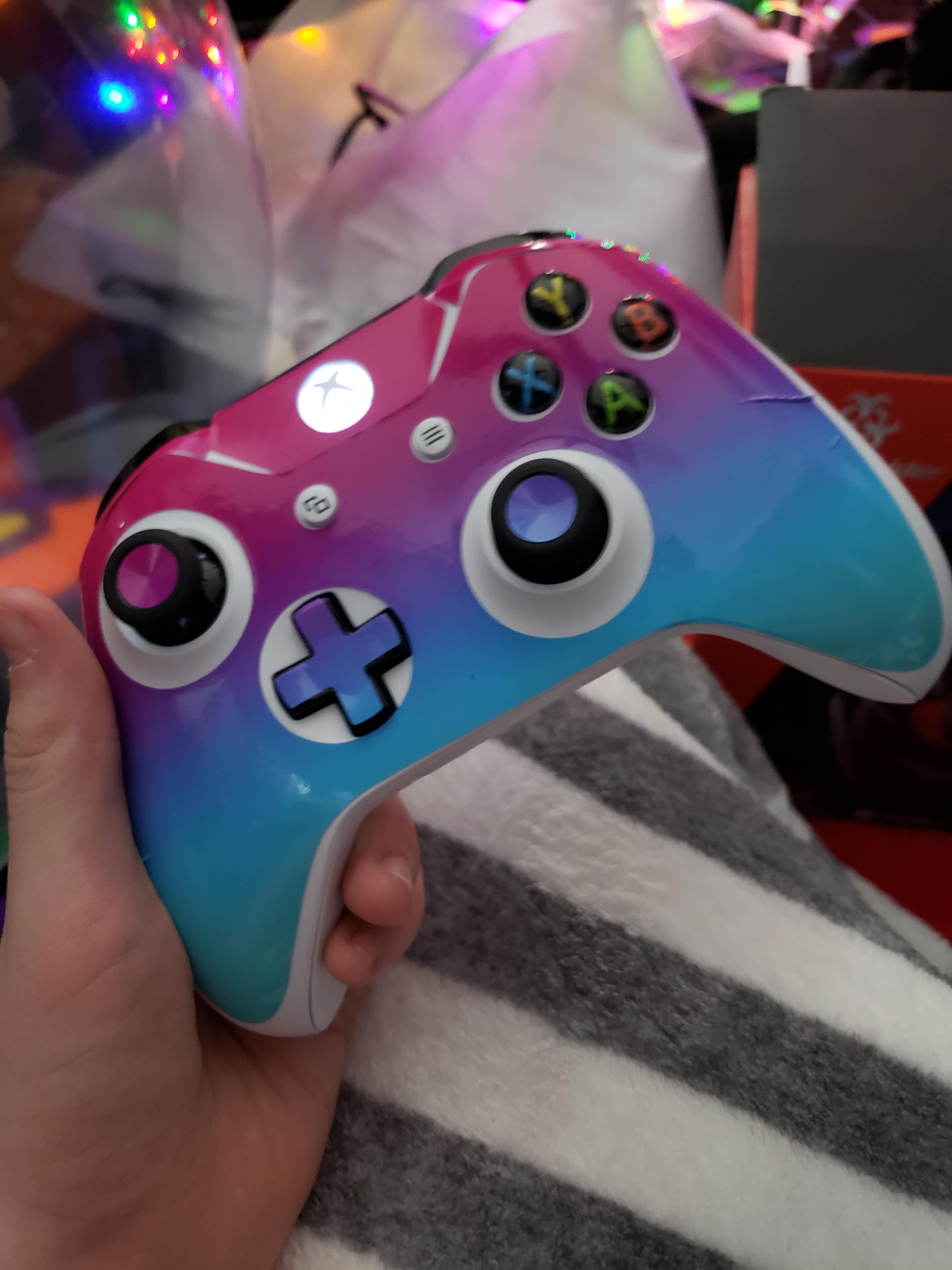 Just got a skin for the controller. | Scrolller