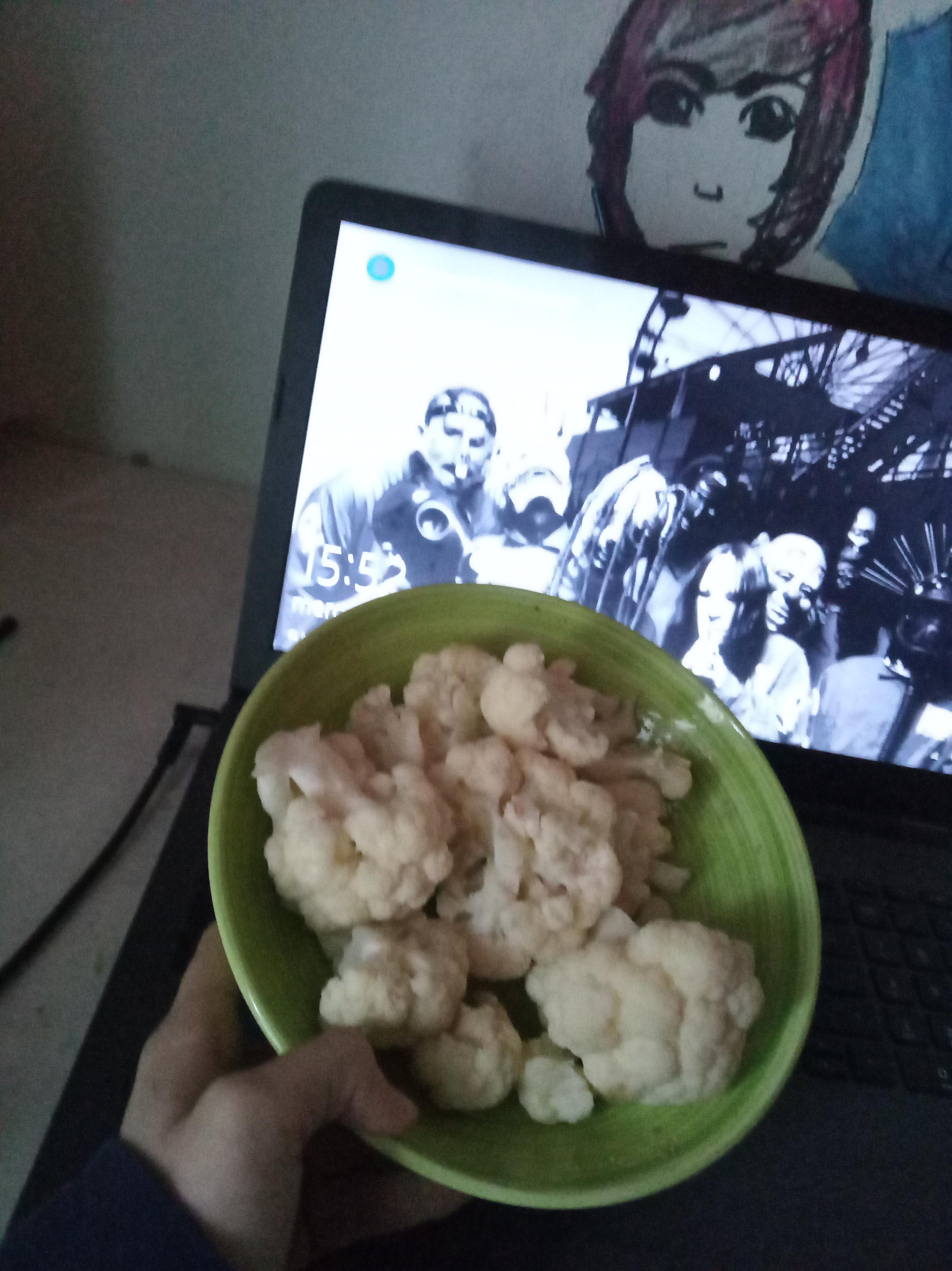 Just half raw microwaved cauliflower with garlic salt | Scrolller