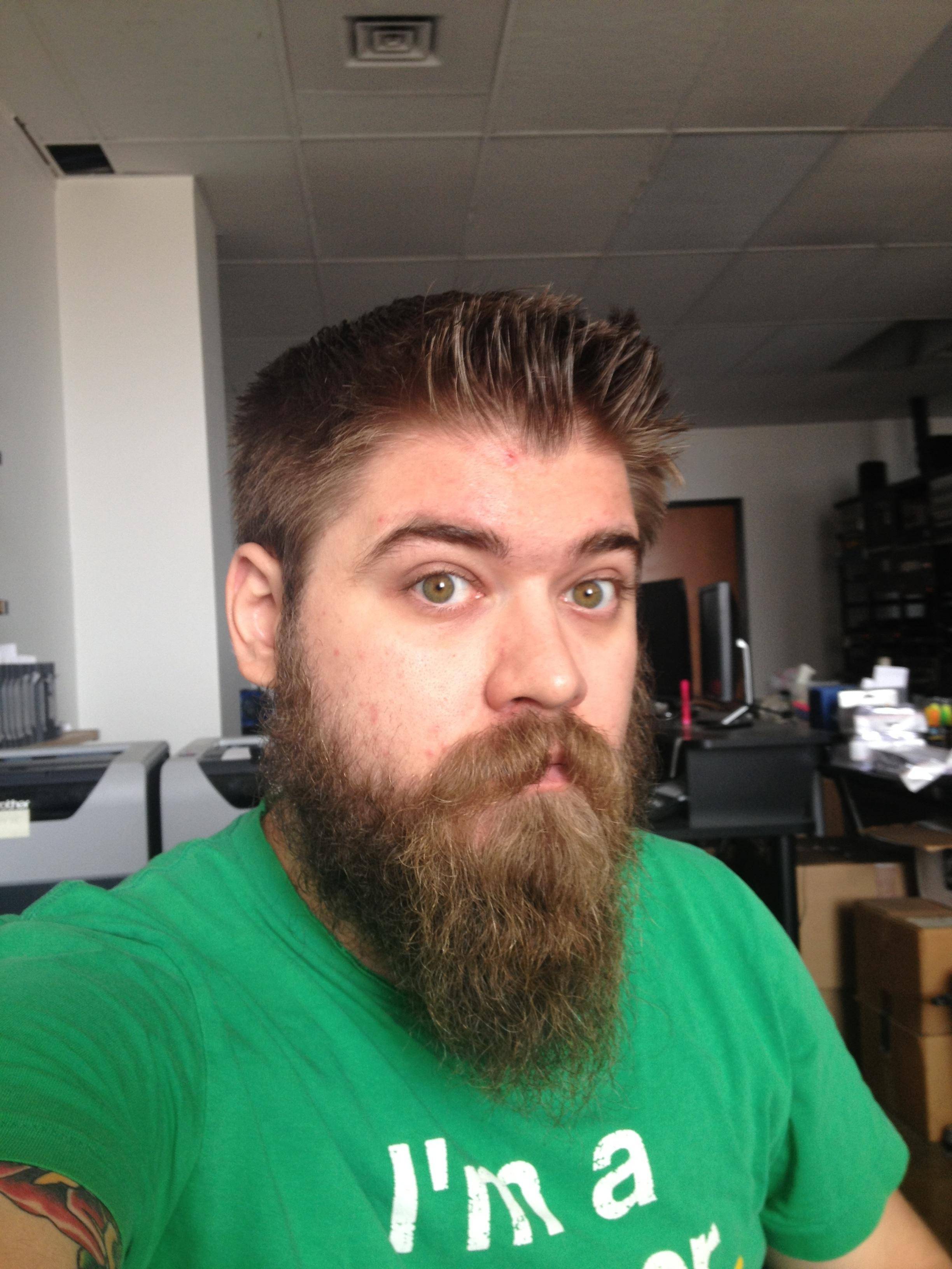 Just one of those random posts to show off my beard. Enjoy! Hopefully...or maybe you won't like ...