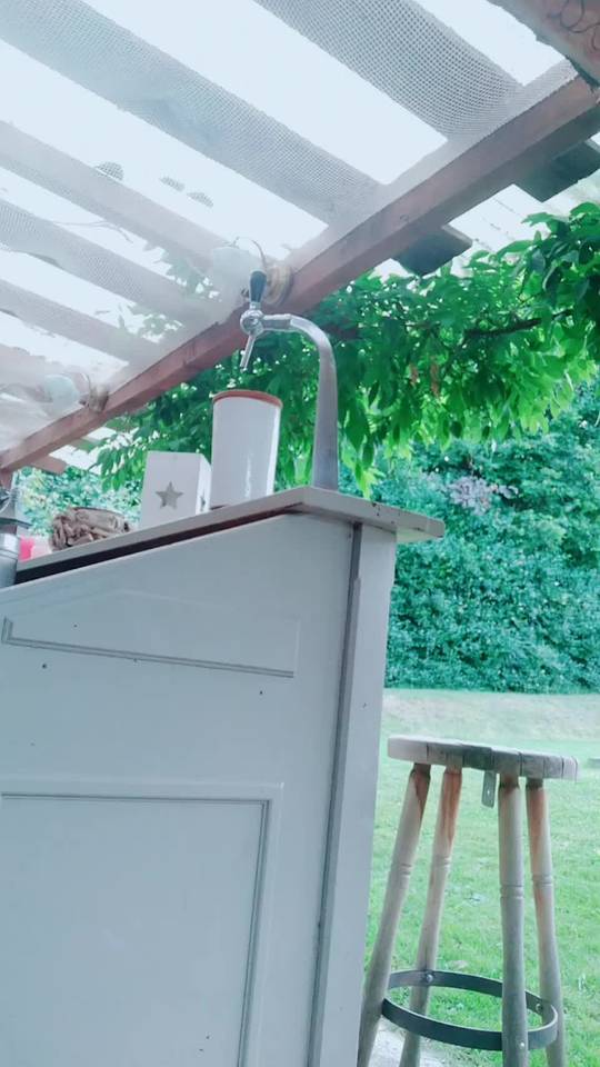 Just passing by, bouncing around - Mikomi Hokina | Scrolller