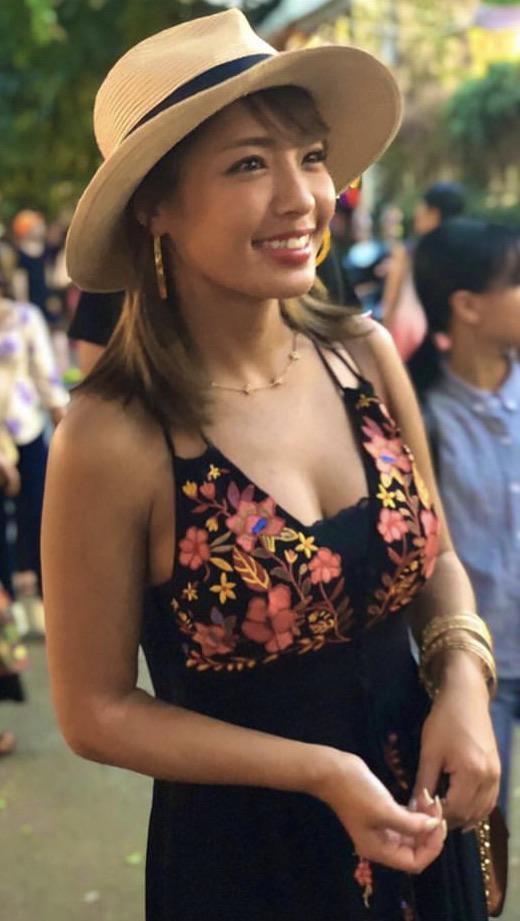 Just smiling, looking at cute n’ stuff | Scrolller