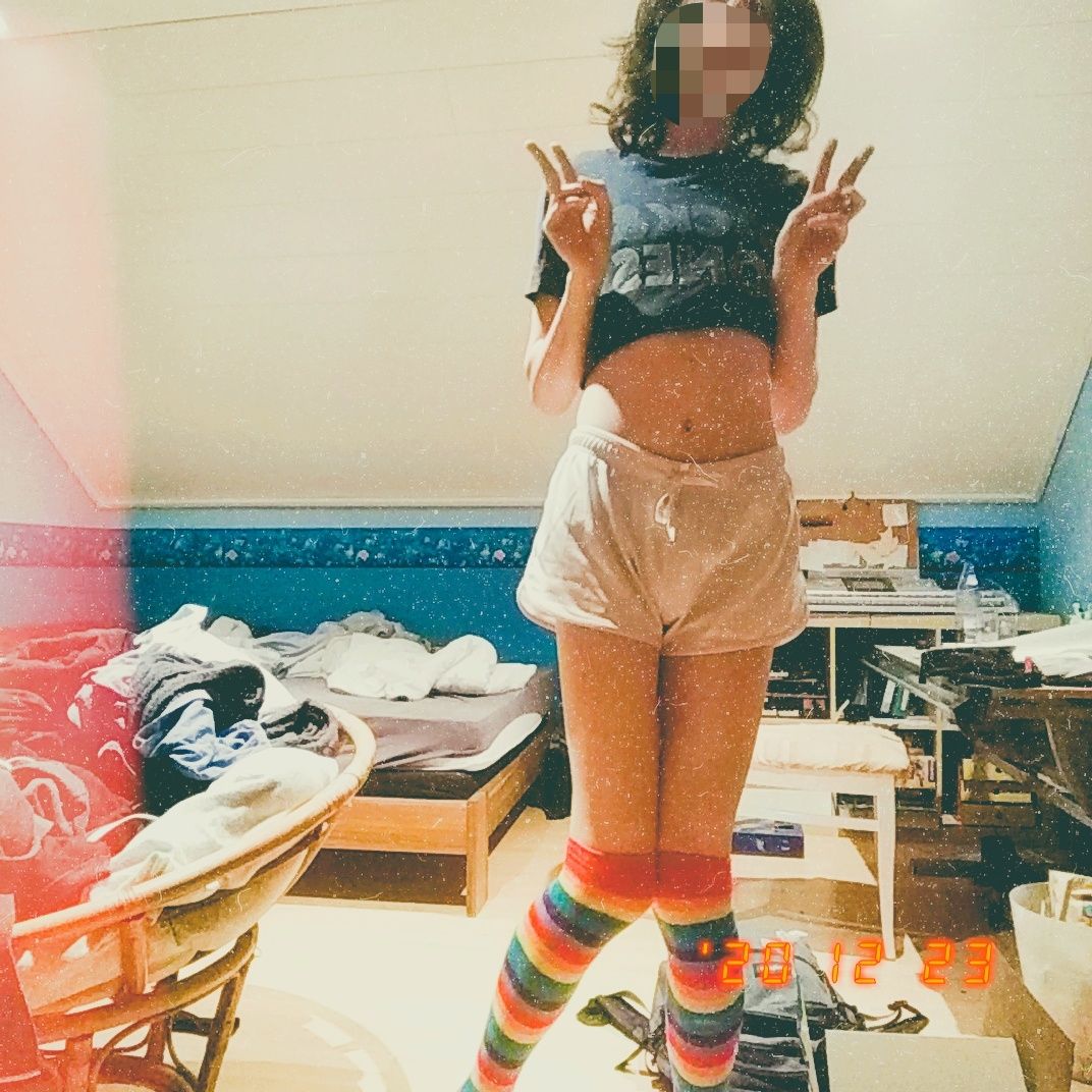 Just vibing 👉👈 | Scrolller