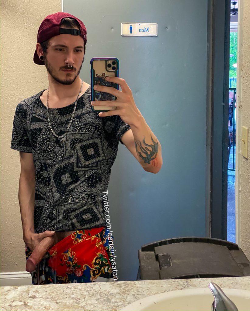 Just Want A Dl Bi Guy To Meet Me In The Bathroom 🥵 Scrolller