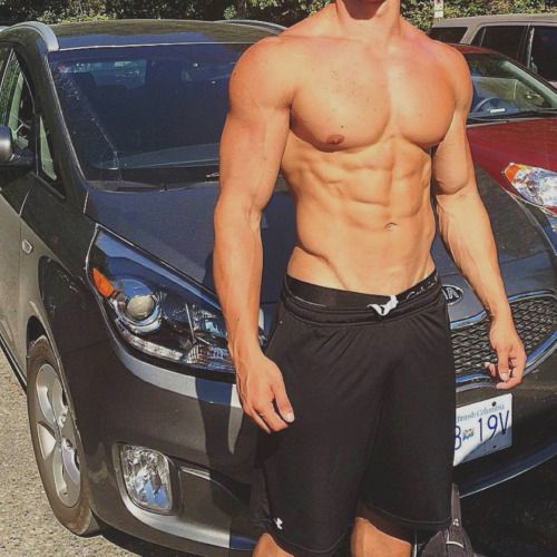 Justin Deroy | Scrolller