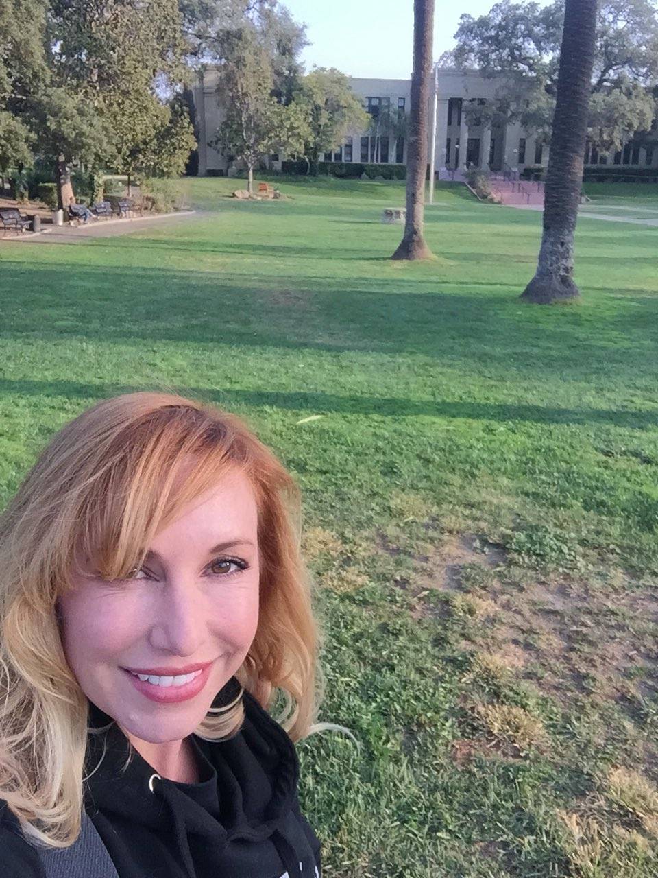 Kari visits her old school | Scrolller