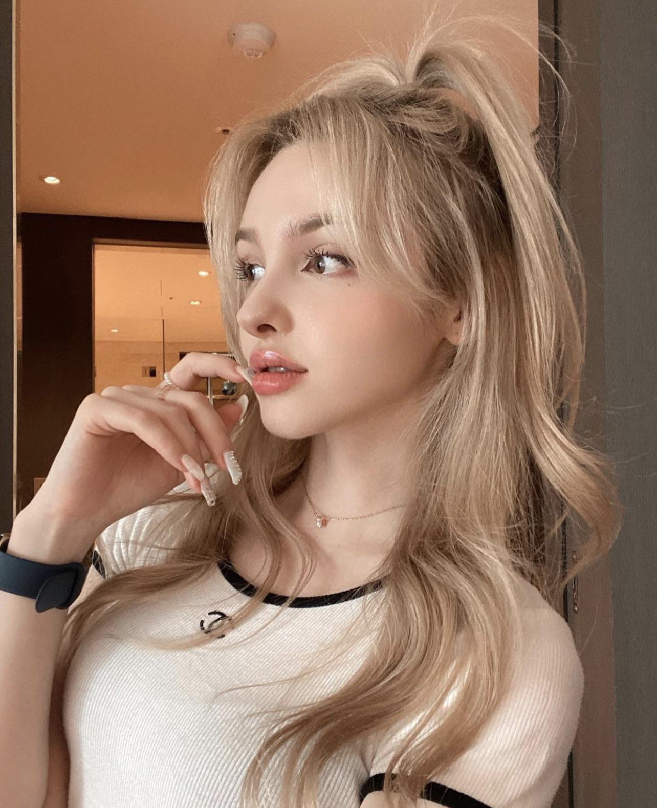 Karimova Elina (@elina_4_22) | Scrolller