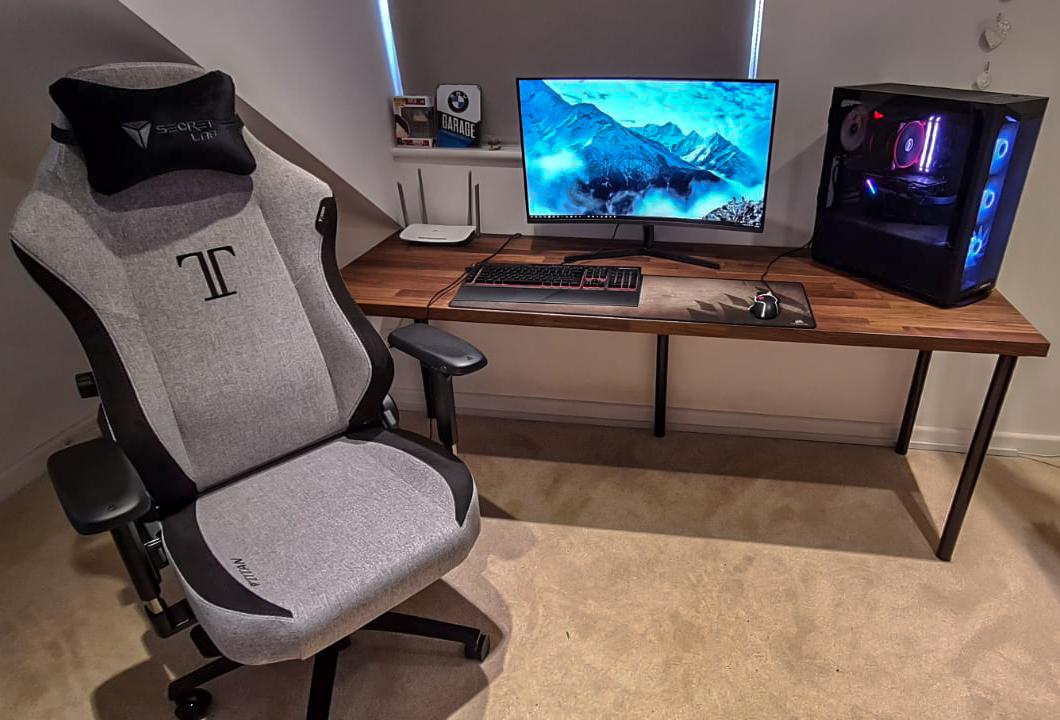 Karlby/Adils desk setup complete! | Scrolller