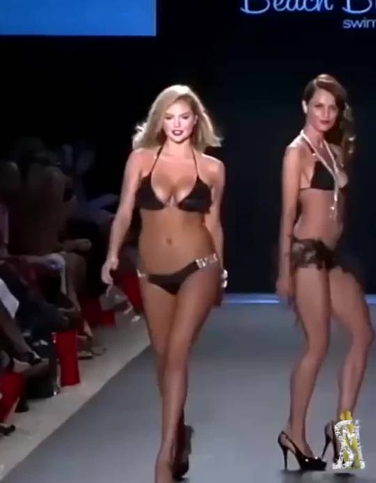Kate Upton on the runway | Scrolller