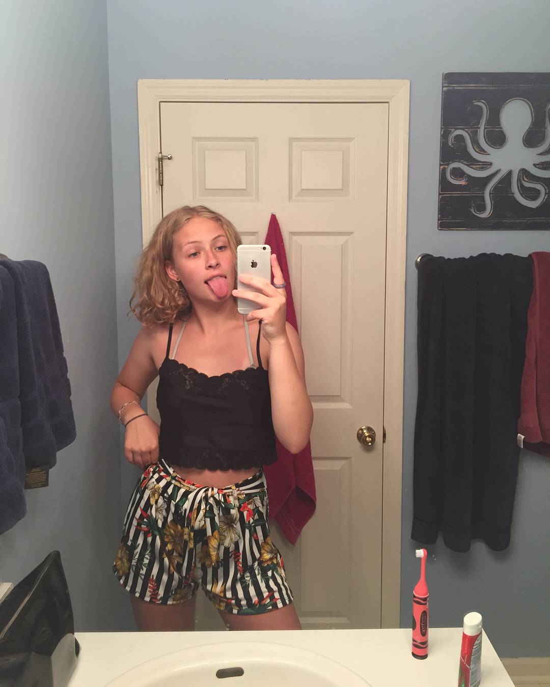 Katie sending a snap before going to bed | Scrolller