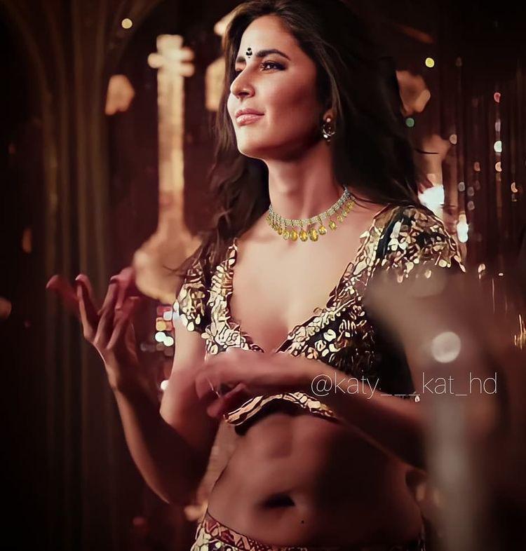 Katrina Kaif’s deep navel | Scrolller