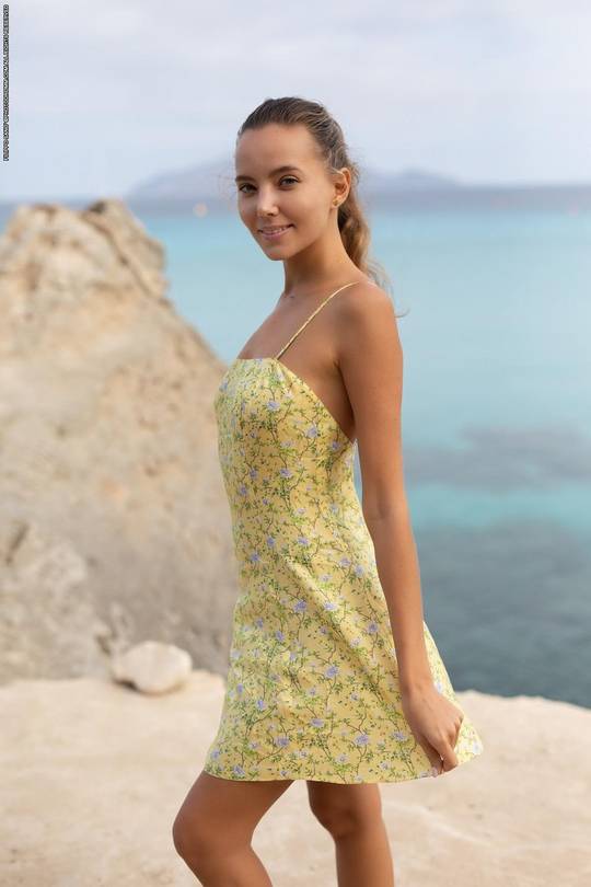 Katya Clover | Scrolller