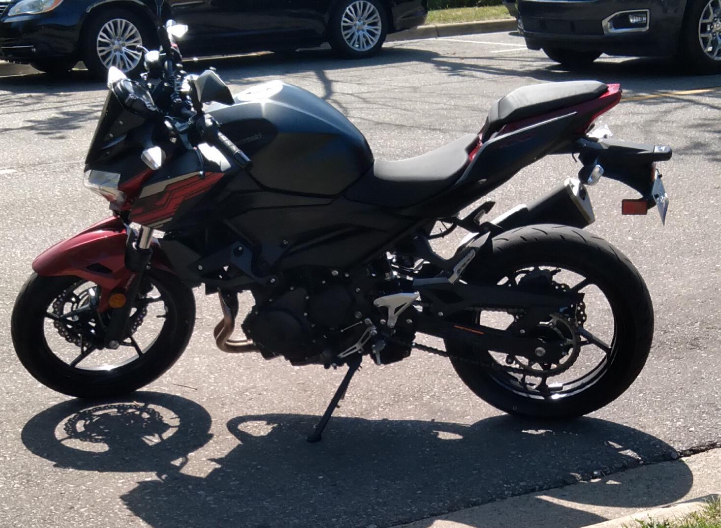 Kawasaki Z400 | Scrolller