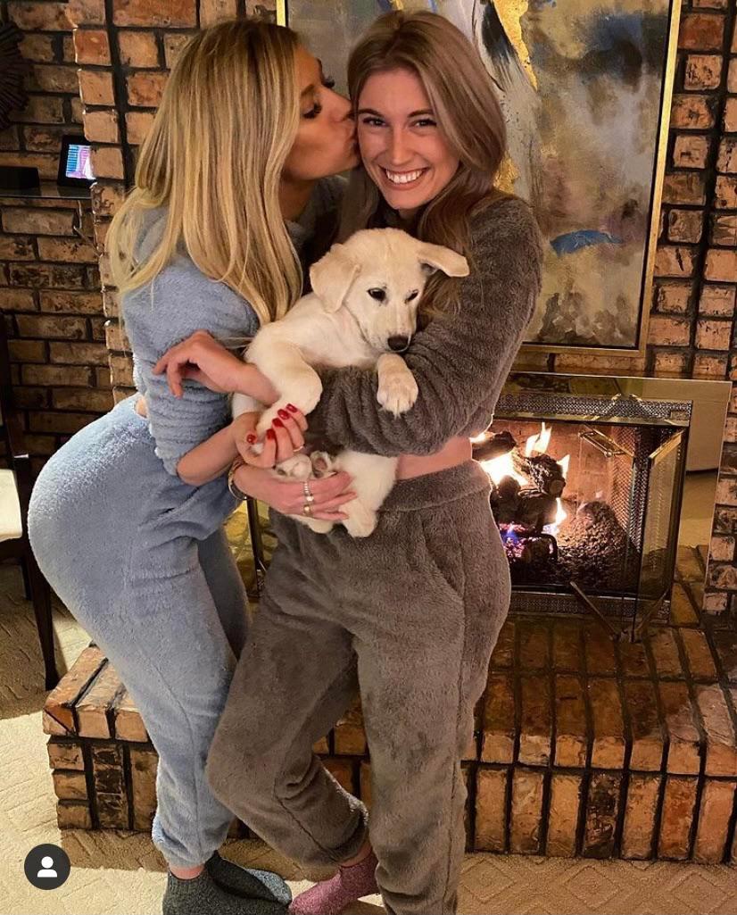 Kayce dragging a wagon 🍑 | Scrolller