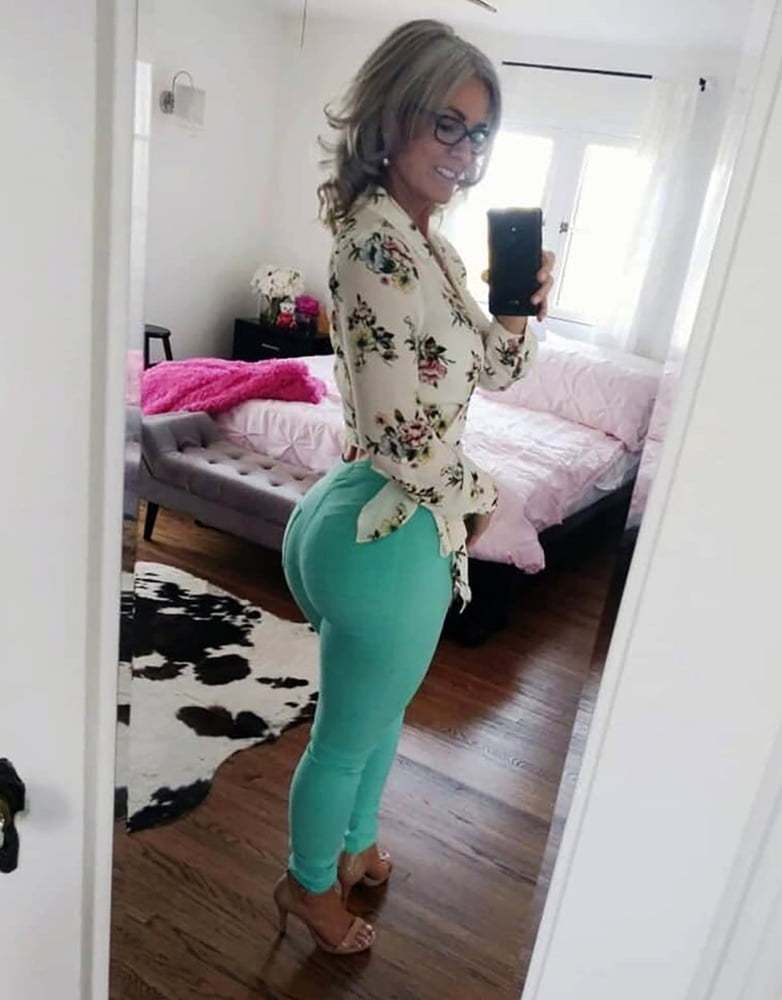 Keeps up on her booty exercises | Scrolller