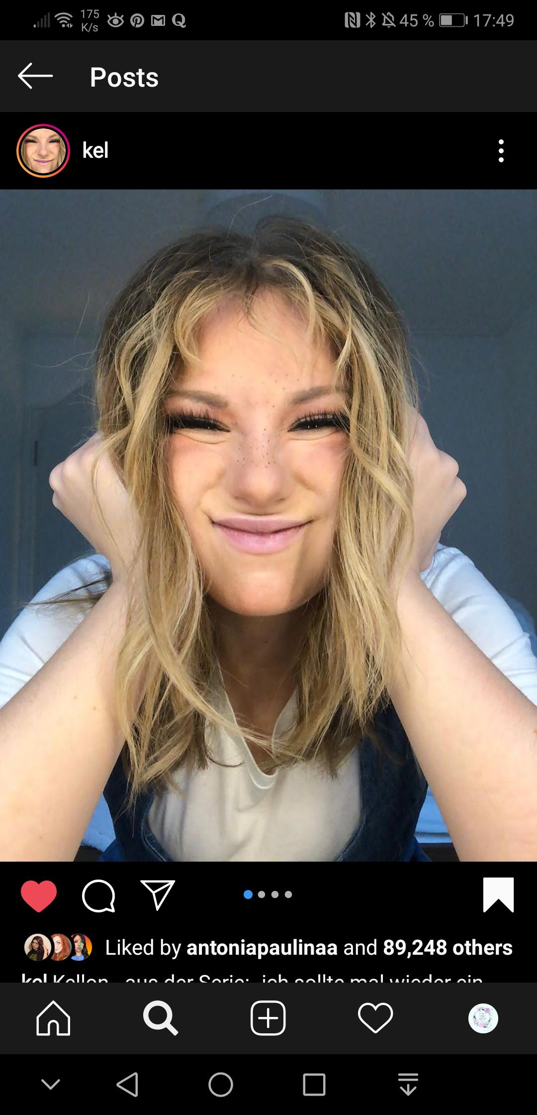 Kelly Is Just Soo Hot Scrolller