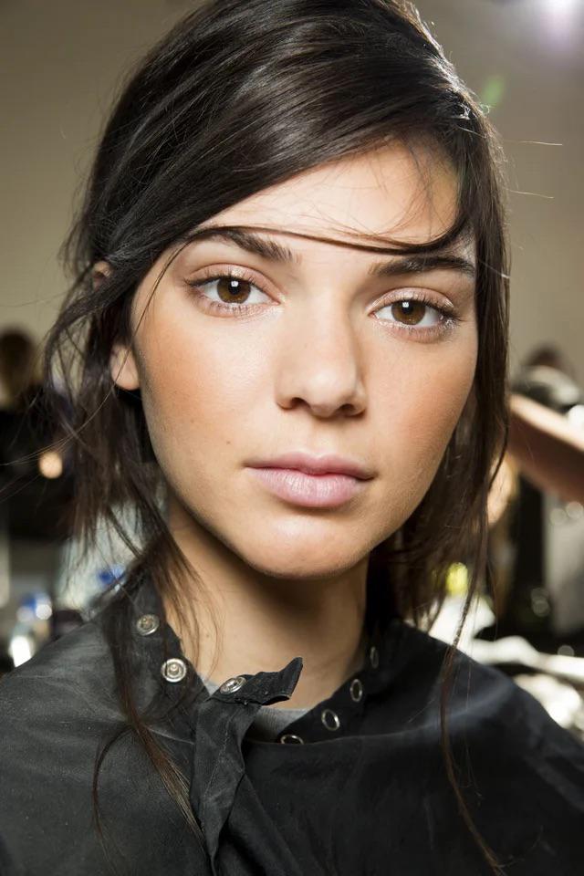 Kendall Jenner has the most gorgeous dark eyes and big succulent lips ...